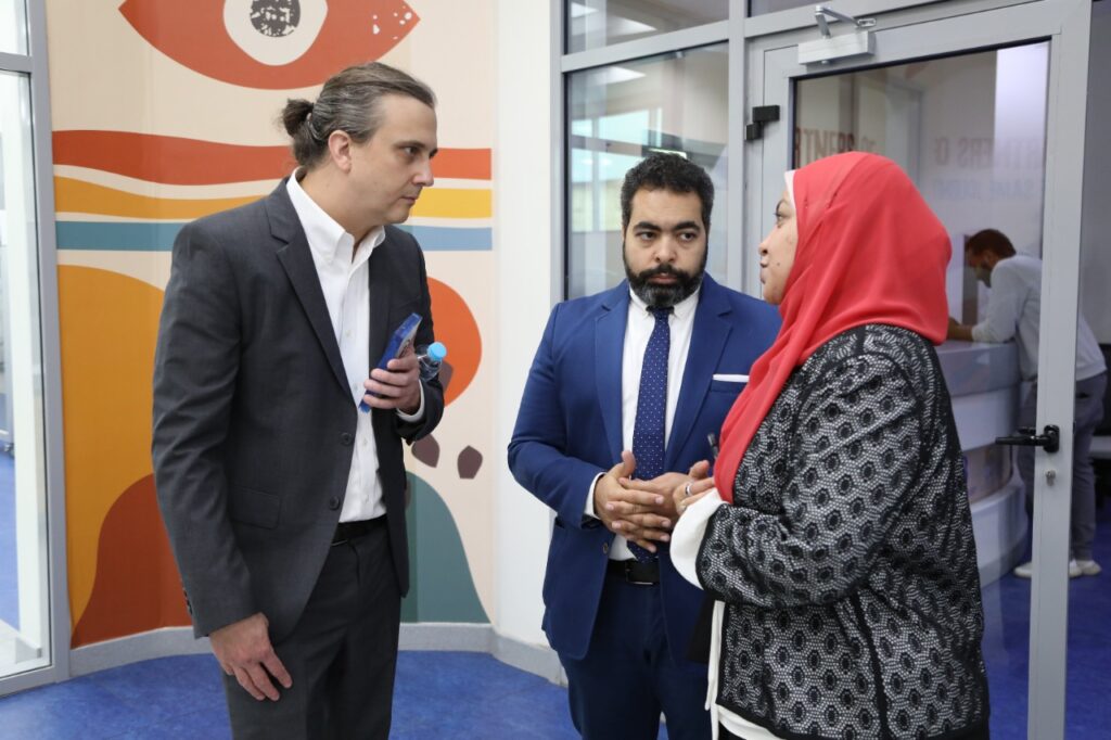 » Dr. Lee Cooper, pathology professor in Northwestern University, USA ...